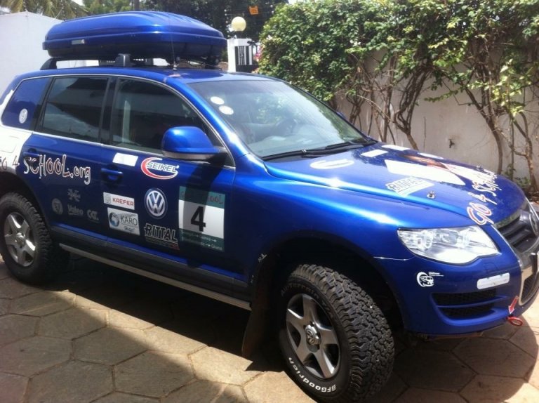 VW Touareg 4x4 Dakar Red Bull Team 40km - 19500 Euros - Belgium ...